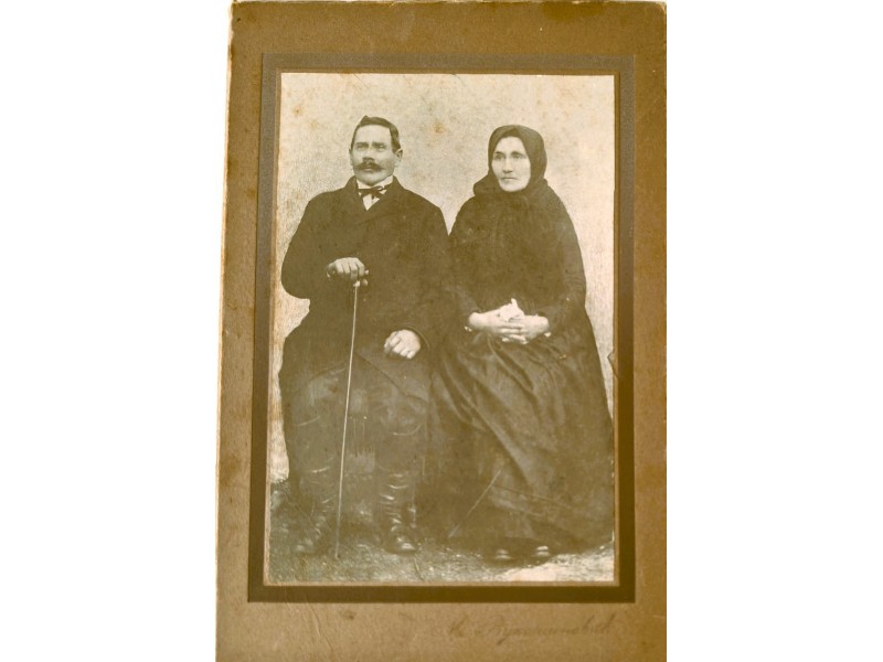 Kabinetna fotografija – portret muškarca i žene, Srbija