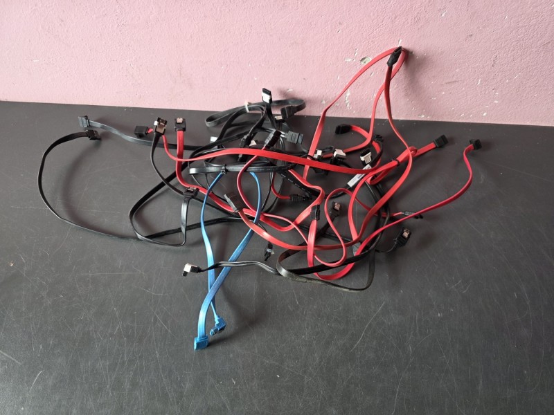 SATA kablovi 20 komada