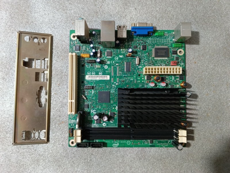 Intel Atom D410 - mini itx maticna ploca
