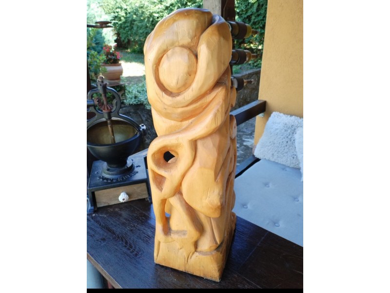 Drvena skulptura 62 cm , efektna