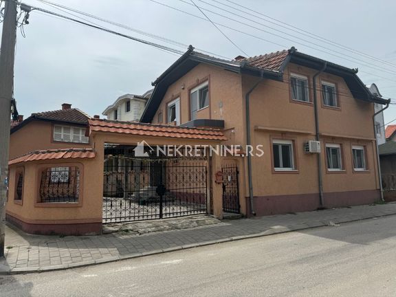 LUX KUCA U CENTRU ZAJECARA