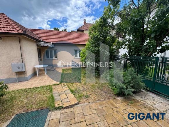 CENTAR ČAČAK, 90M2, 3.07ARI, PR, GAS