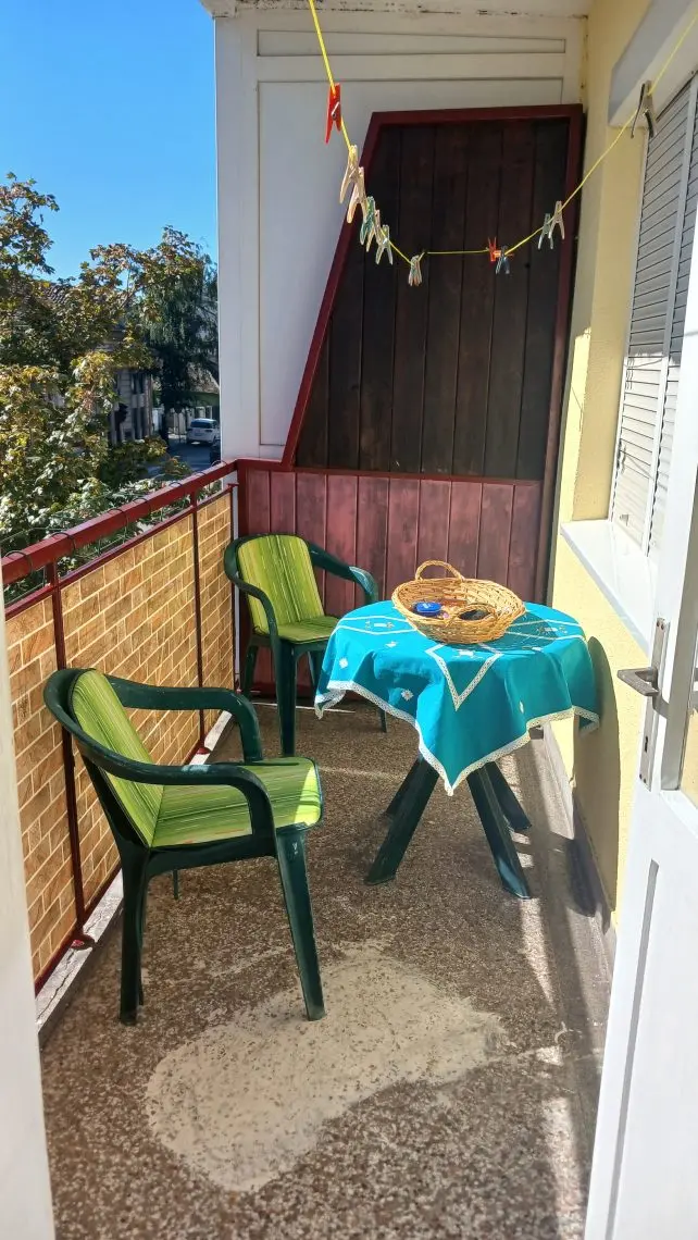 NAMESTEN DVOSOBAN STAN U CENTRU SAPCA