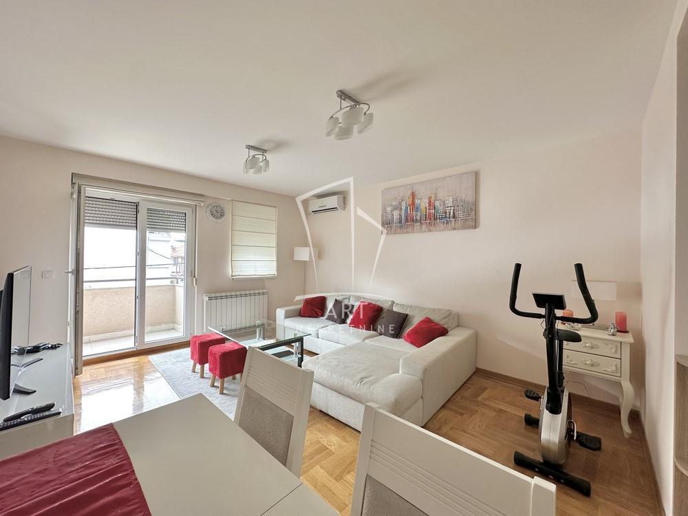 Braće Todorović, Dvoiposoban stan na prodaju, 64m2, 240.000€