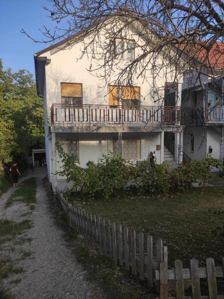 Kapetana Bate, Trosoban stan za izdavanje, 80m2, 300€