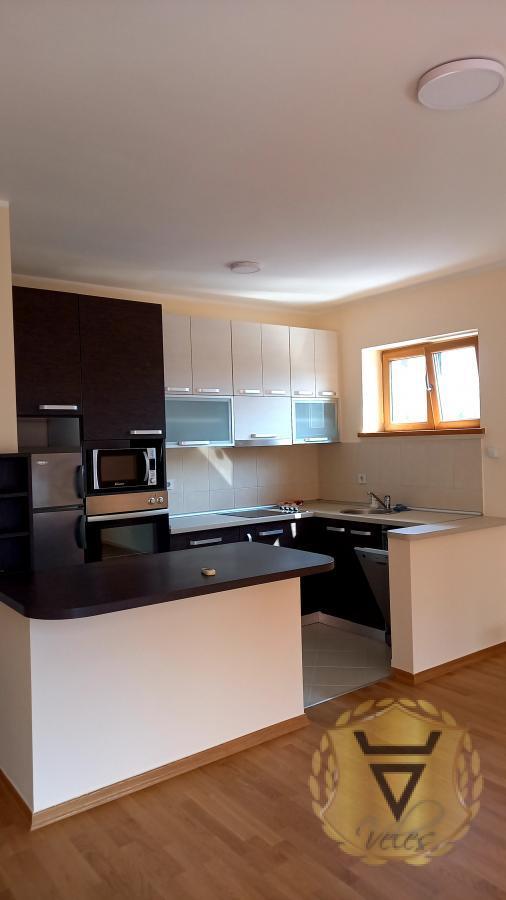 Četvorosoban stan za izdavanje, 115m2, 1.000€