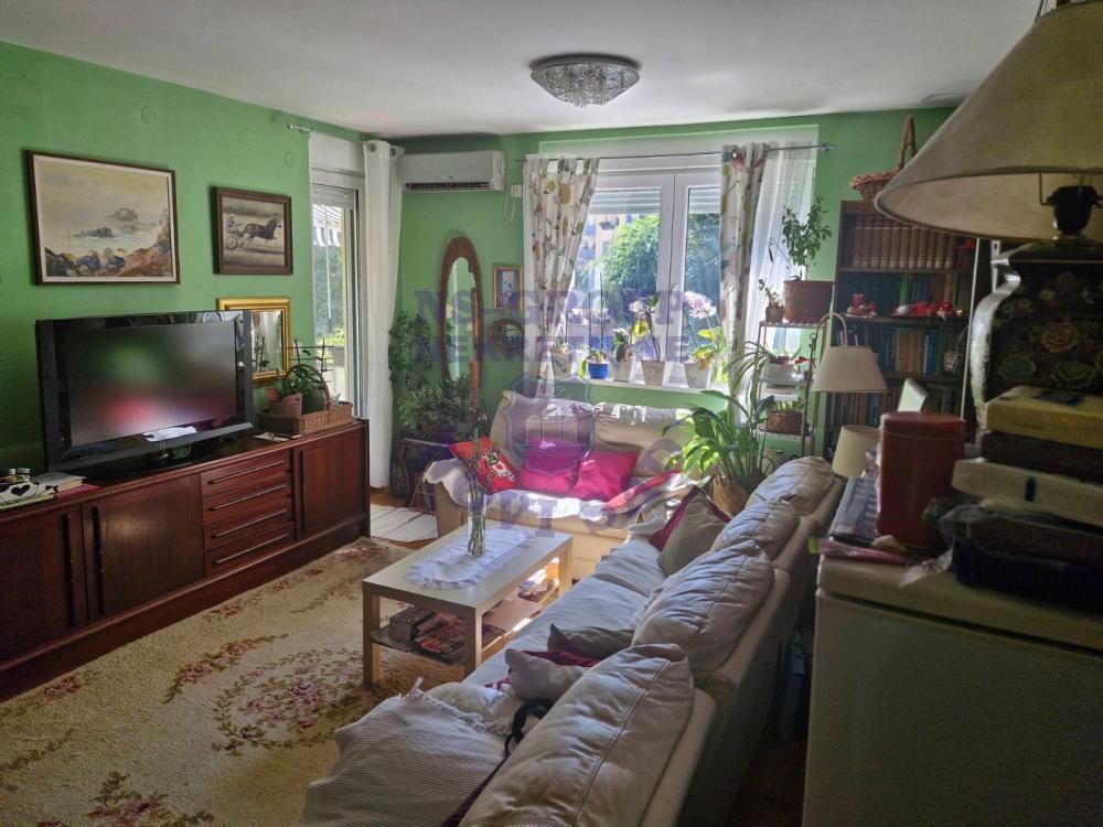 Trosoban stan na prodaju, 77m2, 242.050€