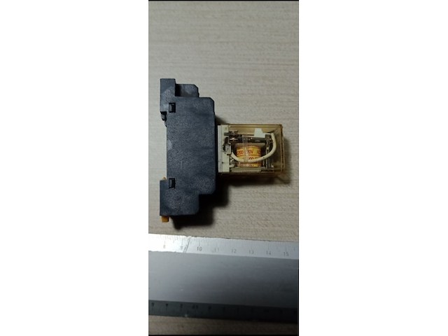 Relej 230V AC sa podnozijem