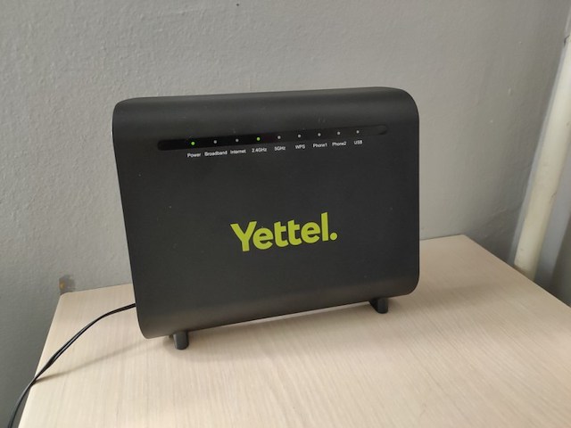 Ruter Zte Zxhn H298Q sa adapterom.