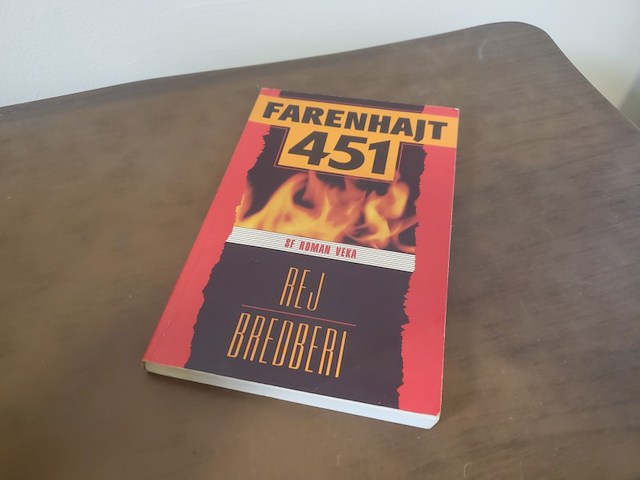 Rej Bredberi - Farenhajt 451
