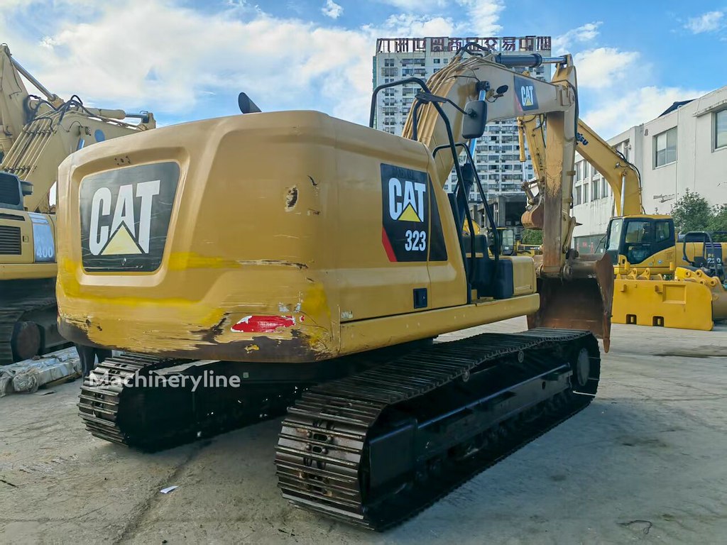 Caterpillar 323 bager guseničar