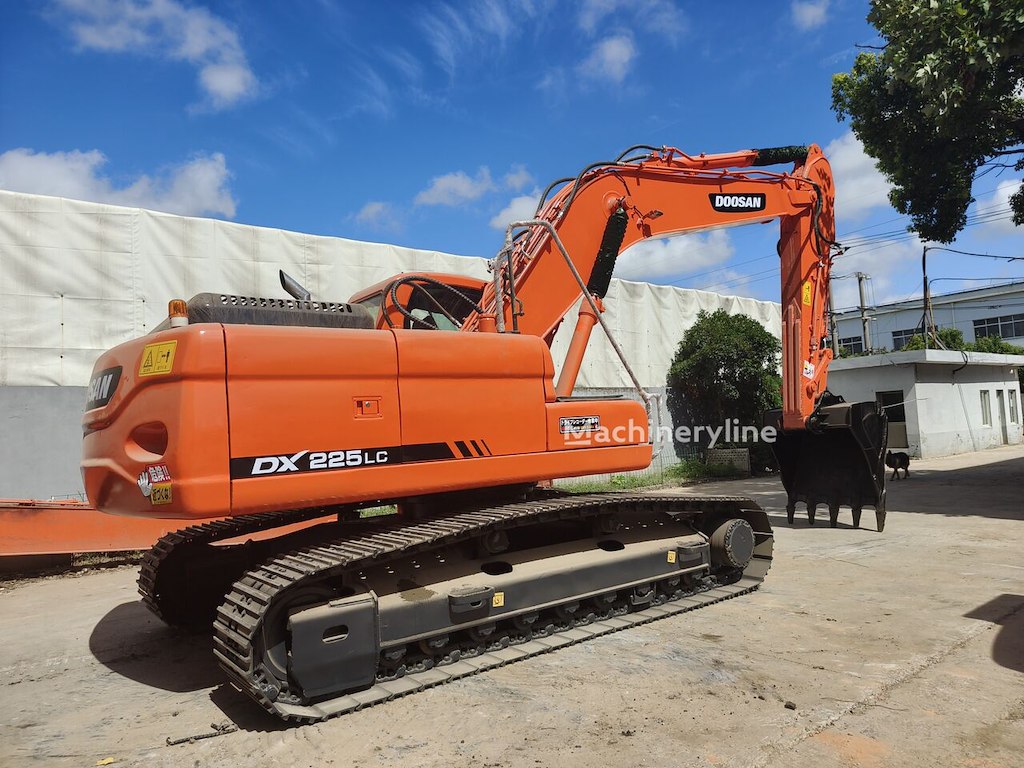 Doosan dx225 bager guseničar
