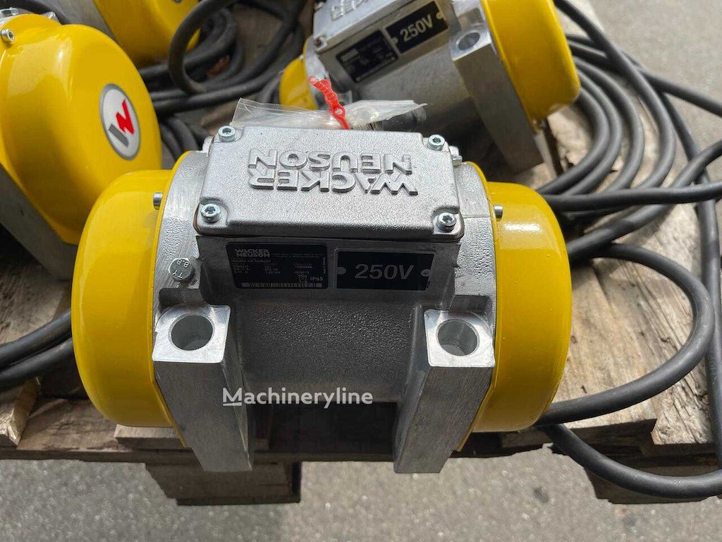 Prodaje se Wacker Neuson AR54/6/250 vibrator za beton na aukciji