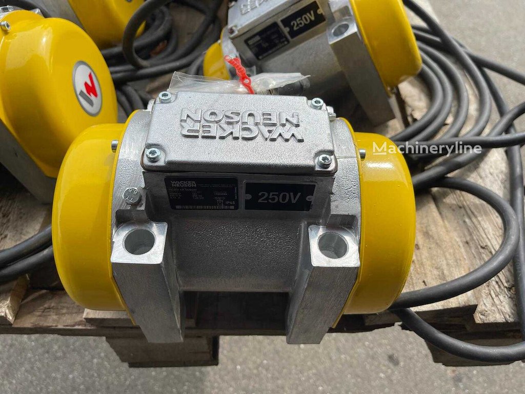 Prodaje se Wacker Neuson AR54/6/250 vibrator za beton na aukciji