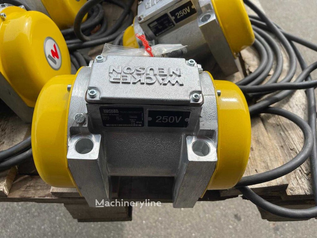 Prodaje se Wacker Neuson AR54/6/250 vibrator za beton na aukciji