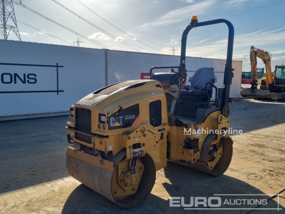 Prodaje se Caterpillar CB24B mali valjak na aukciji