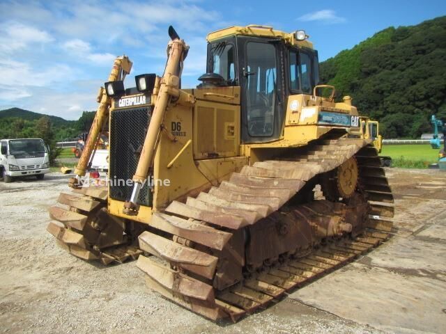 Caterpillar D6H buldožer