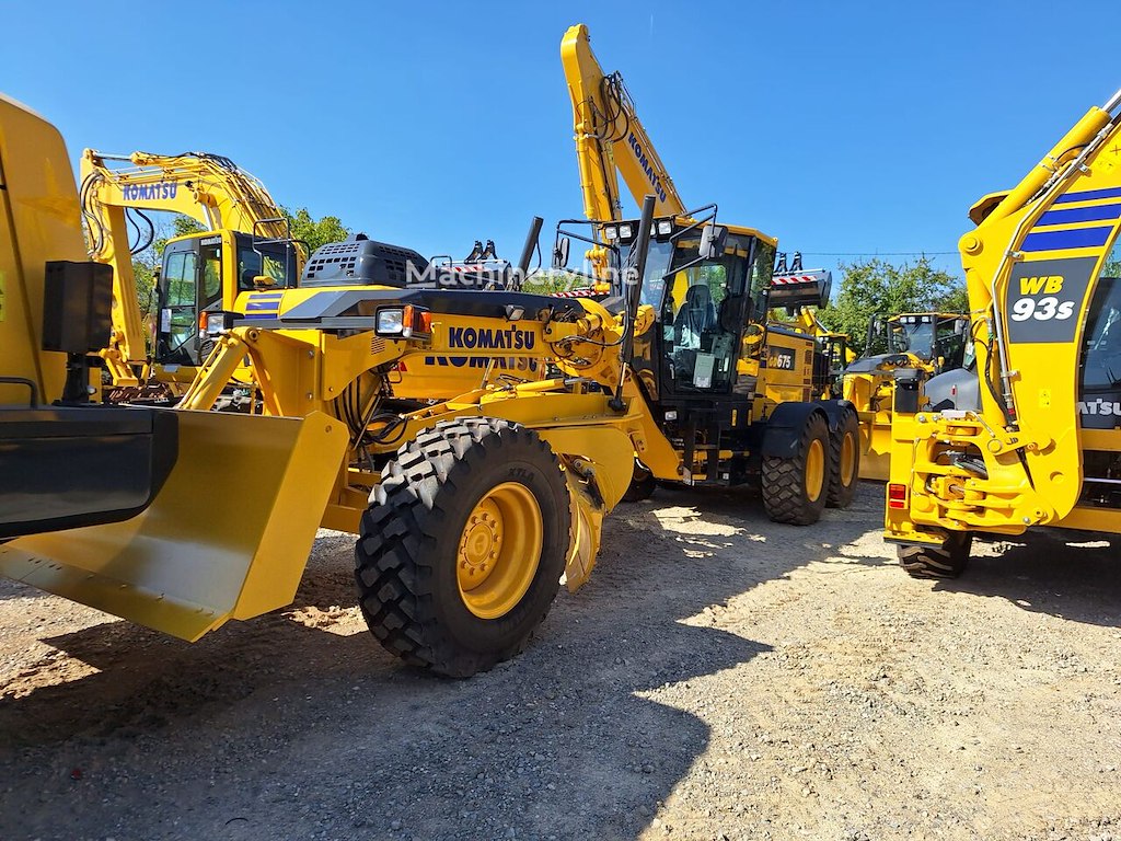 Novi Komatsu GD675 grejder