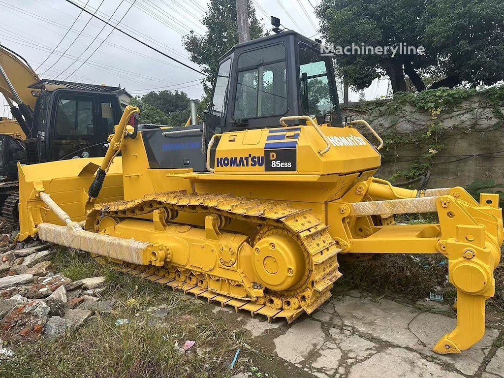 Komatsu D85ESS buldožer