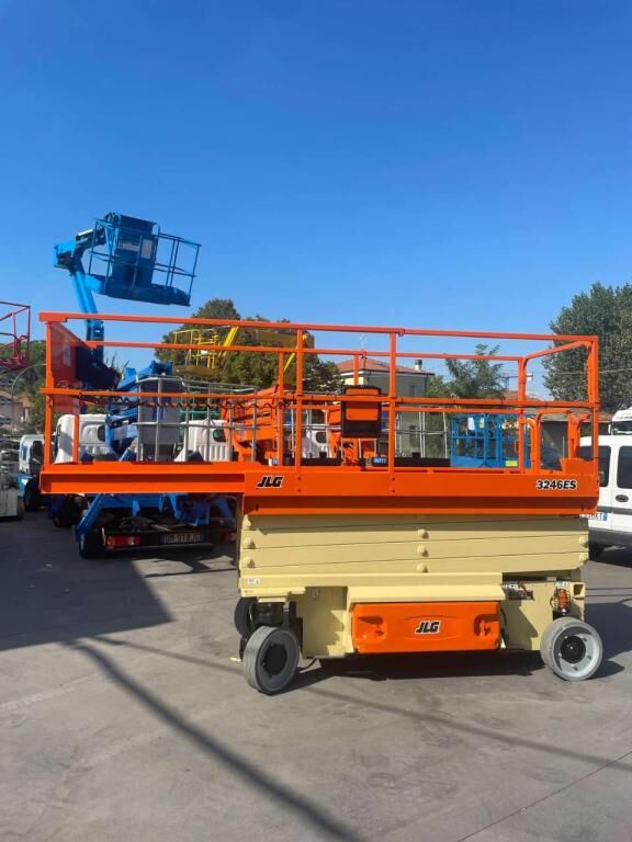 JLG 3246ES makazasta platforma