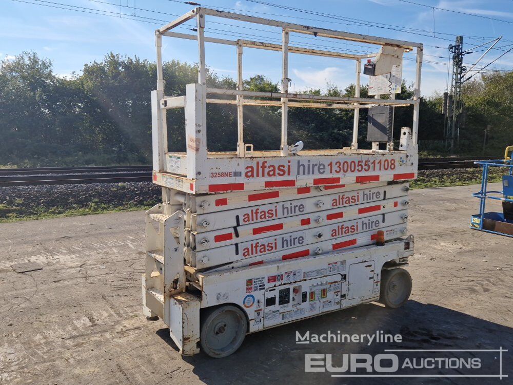 Prodaje se Genie GS3232 hidrauličnu zglobnu platformu na aukciji