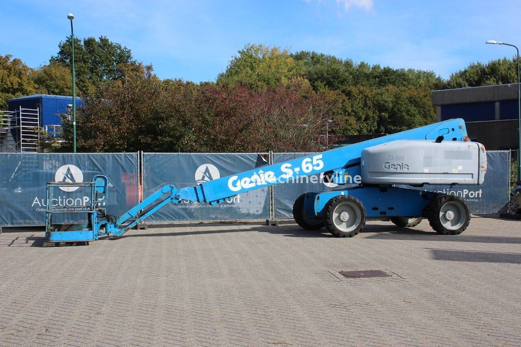 Prodaje se Genie S-65 teleskopsku dizalicu na aukciji