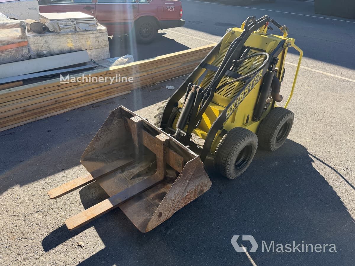 Prodaje se Skidster M10X mini utovarivač na aukciji