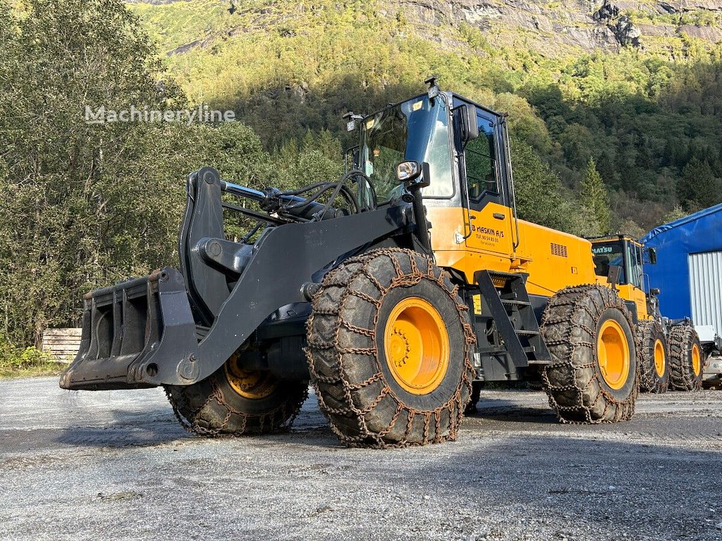 Prodaje se Komatsu WA320-3H prednji utovarivač na aukciji