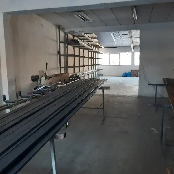 Hala, Stara Pazova, 0.5 soban, 220m²