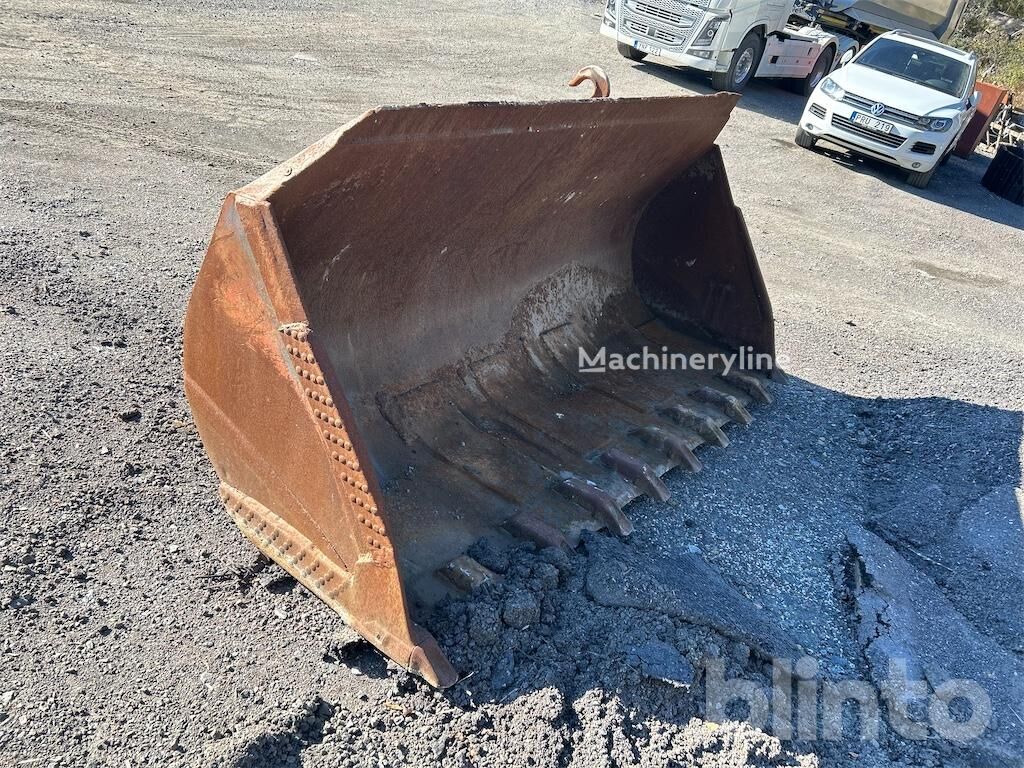 Prodaje se kašiku za prednje utovarivač na aukciji