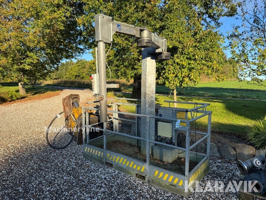 Prodaje se Arbejdskurv JL M Teknik med jib-kran kašiku za prednje utovarivač na aukciji