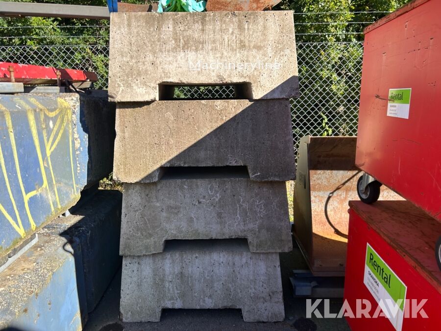 Prodaje se Betongfundament 8 st hidraulični čekić na aukciji