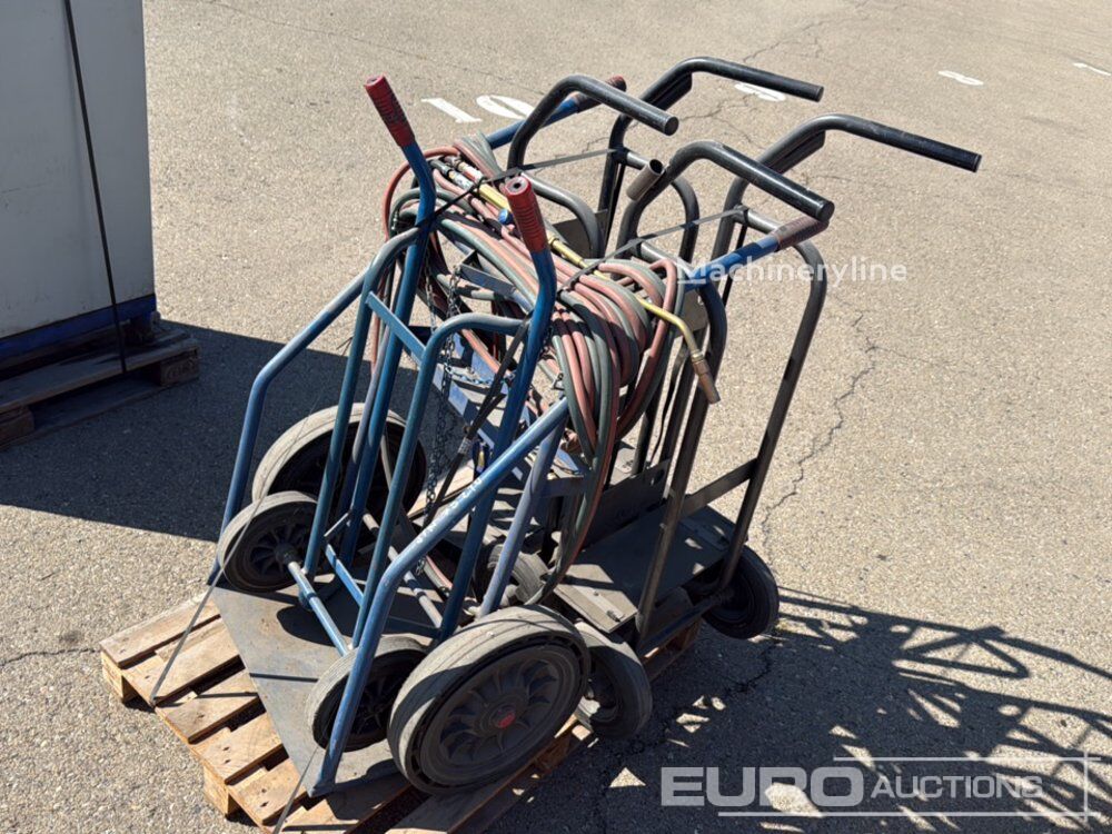 Prodaje se Pallet of Hand Trucks (2 of), Gas Bottle Trolleys (2 of), Oxygen kašiku za prednje utovarivač na aukciji