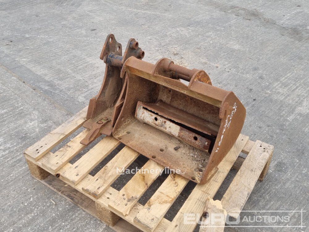 Prodaje se 18", 6" kašiku za bager na aukciji