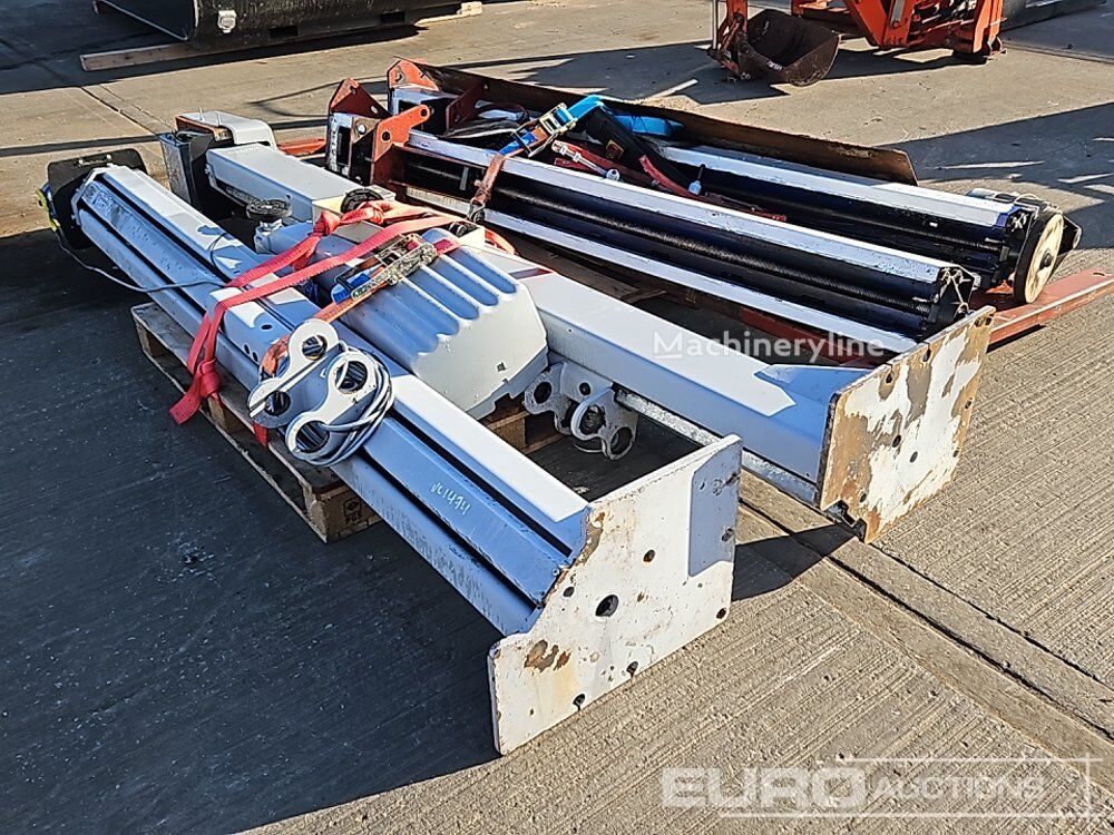 Prodaje se 400Volt 2 Pilon Vehicle Lift (2 of) kašiku za prednje utovarivač na aukciji
