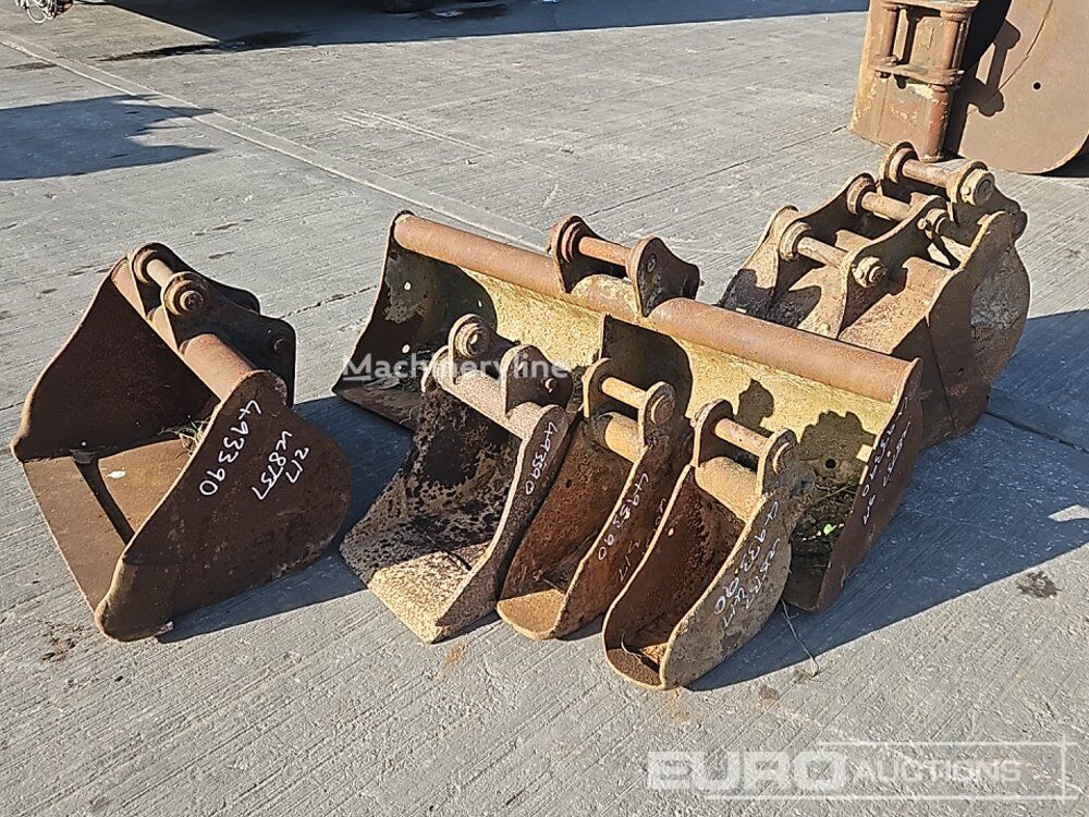 Prodaje se 48" Ditching, 26", 18", 12", 12", 6", 6" Digging Bucket 30-35mm kašiku za bager na aukciji