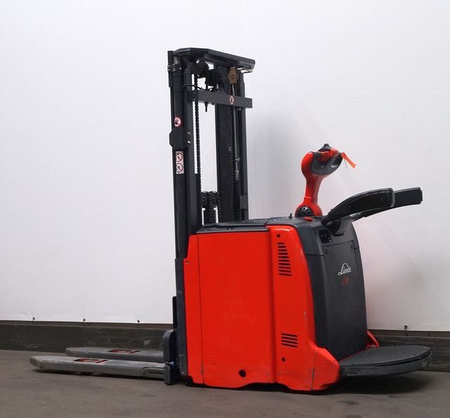 Linde L12AP paletni viljuškar