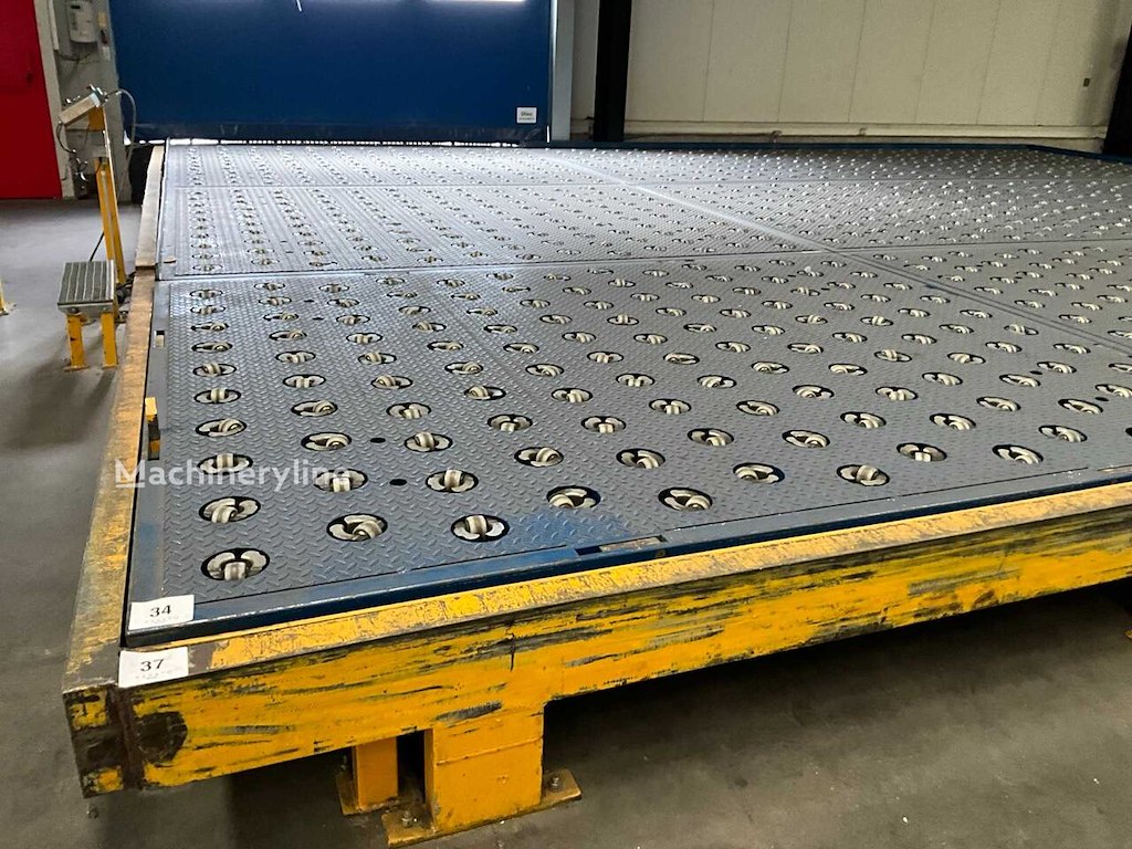 Prodaje se Casterdeck (3x) valjkasti transporter na aukciji