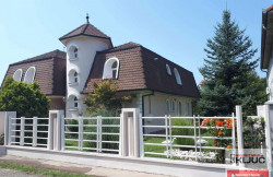 LIPOV GAJ IZDAJE SE KUĆA-VILA SA GARAŽOM