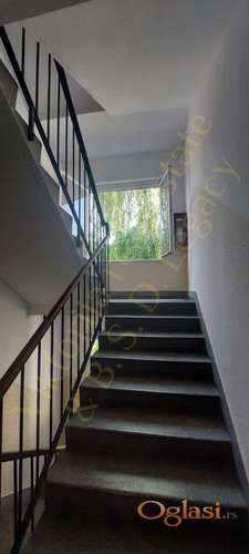 Hitna prodaja Magistratski trg Beograd - Opština Zemun - Centar