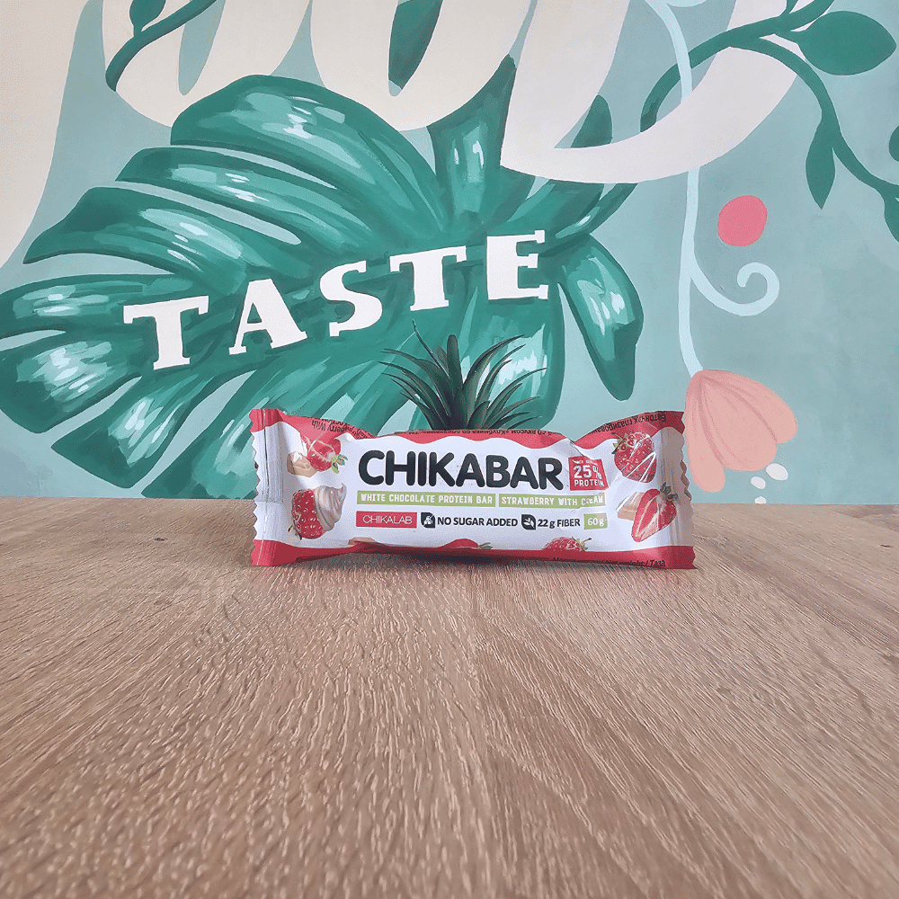 Chikabar – Proteinski bar – Bela čokolada jagoda 60g