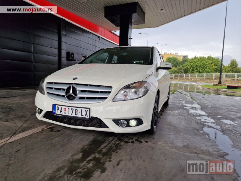 Mercedes B 180