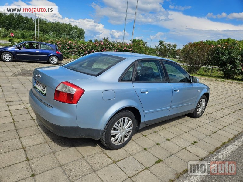 Audi A4 stranac