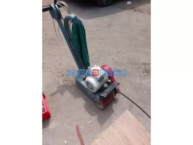 MAŠINA ZA HOBLOVANJE PARKETA