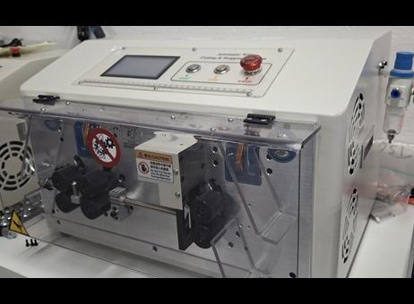 TSC25 - AUTOMATSKA MAŠINA ZA SEČENjE I SKIDANjE GLISTA SA KABLOVA Verified seller