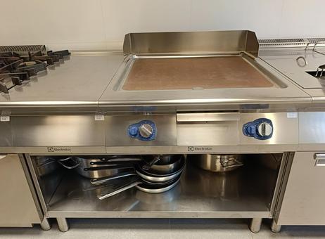 plinski roštilj ELECTROLUX 730 x 700 mm Najprodavaniji