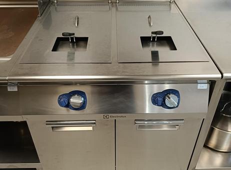 Friteza na gas sa dve korpe ELECTROLUX E9FRGH2GF0 Najprodavaniji