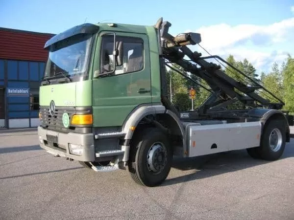 PREDNJI BOČNI VETROBRANIZA MERCEDES ATEGO