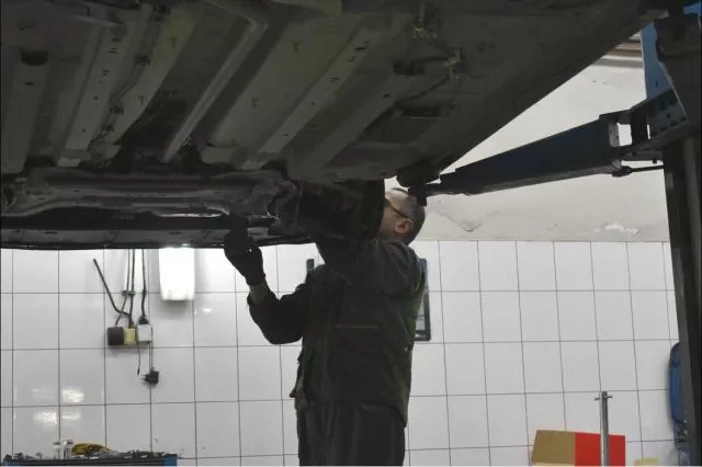 SERVIS PEUGEOT 405 AUTOMOBILA