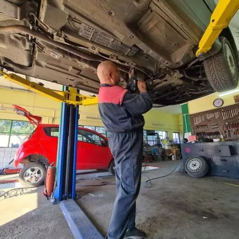 AUTO SERVIS MAJSTOROVIĆ JAGODIĆ - REMONT TRAPOVA I AMORTIZERA